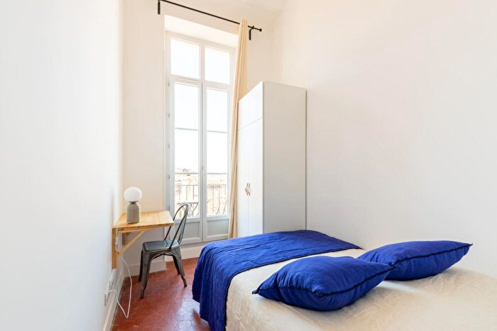 Appartement à louer - Marseille er , Noailles - 8 pièces - 1 chambre