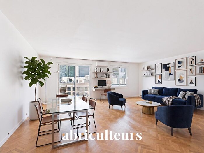 Appartement 5 pièces à vendre à Courbevoie, Hôtel de ville