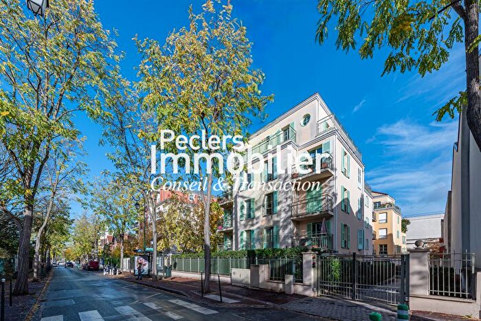 Rueil-Malmaison, Coeur de Ville - Appartement 4 pièces à vendre