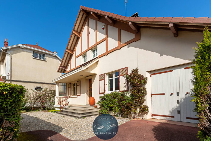 Maison à vendre - Bourgoin-Jallieu, Centre-ville, Pont Saint-Michel - 7 pièces - 5 chambres
