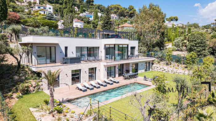 Maison à vendre - Mougins, Le Colombier, Colombe, Cabrières, Le Bordé - 8 pièces - 6 chambres