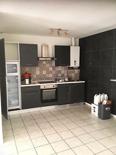 Bourgoin-Jallieu, Libération, Barbusse : Appartement 2 pièces à louer
