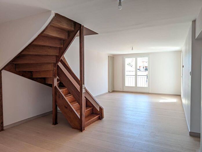 Est, Montluel : Appartement 5 pièces à louer