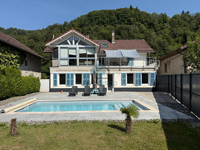 Maison 8 pièces à Soulce-Cernay, à vendre
