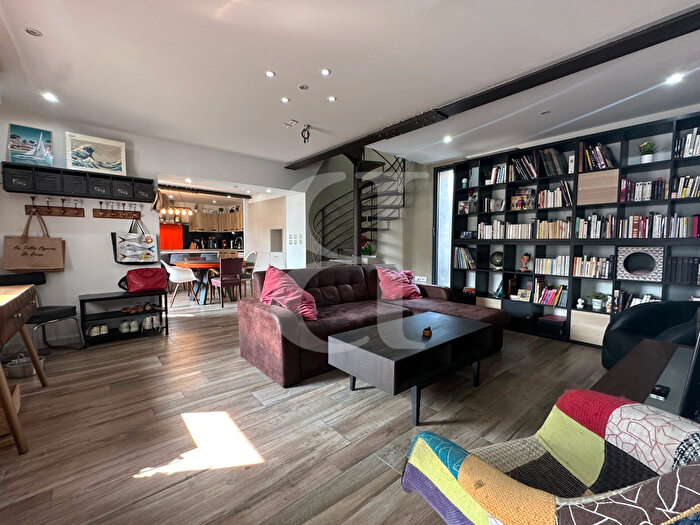 Appartement à vendre - LIsle-sur-la-Sorgue, Centre-ville - 5 pièces - 4 chambres