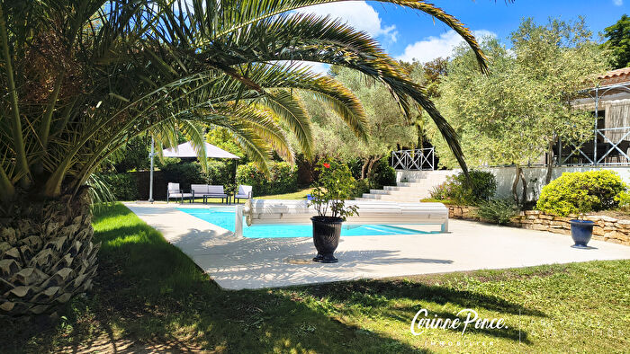 Maison à vendre - Nîmes - 6 pièces - 5 chambres