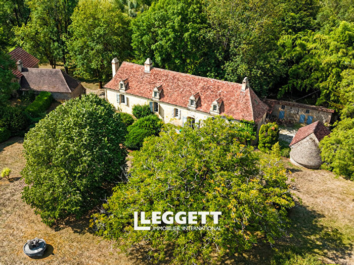 Maison 12 pièces à Plazac, à vendre