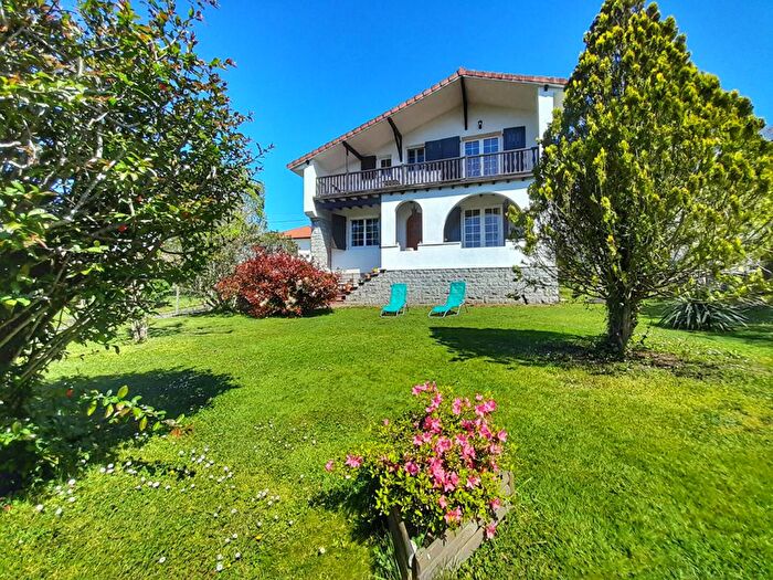 Maison à vendre - Oloron-Sainte-Marie - 7 pièces - 3 chambres