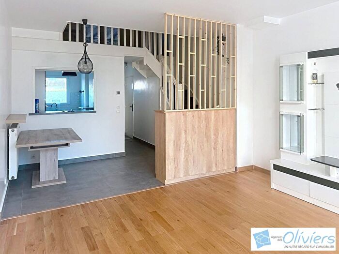 Maison à louer - La Gravière-Centre Village, Voisins-le-Bretonneux - 5 pièces - 3 chambres