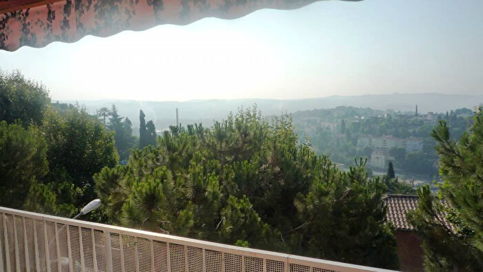 Appartement à louer - Grasse, Centre-ville Nord - 3 pièces - 2 chambres