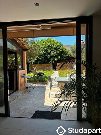 Appartement à louer - Saint Maymes-Lauvert, Antibes - 1 pièce - 2 chambres