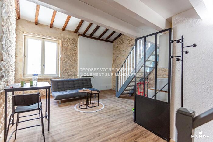 Appartement 2 pièces à louer à Nîmes, Ecusson, Arènes