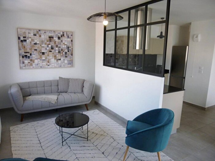 Le Grand Trou, Lyon ème arrondissement : Appartement 4 pièces à louer