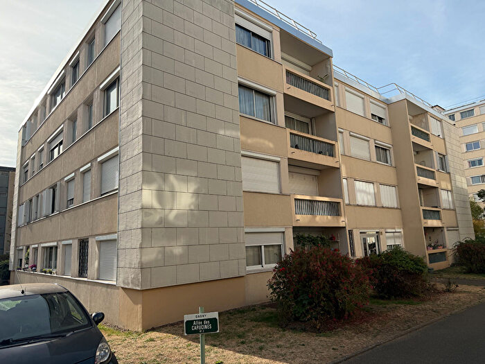 Gagny, Parc Carette : Appartement 3 pièces à louer