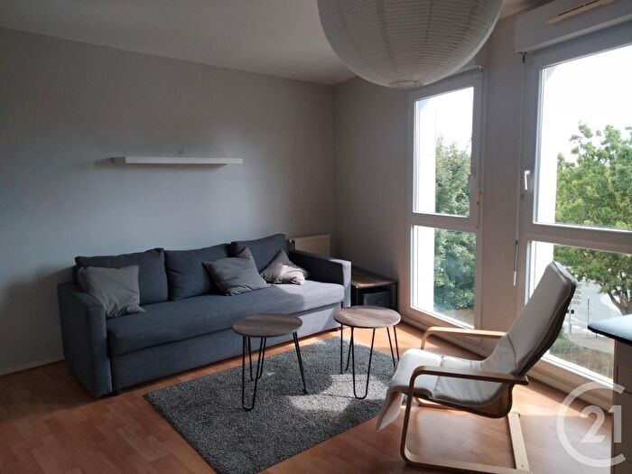 Appartement à louer - Élancourt, Clé Saint-Pierre, Pissaloup, La Revanche - 1 pièce