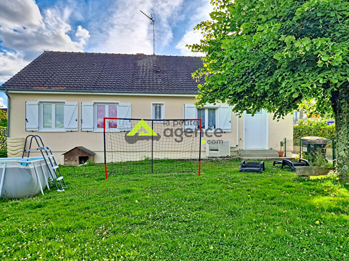 Maison 5 pièces à Saint-Maurice-la-Souterraine, à vendre