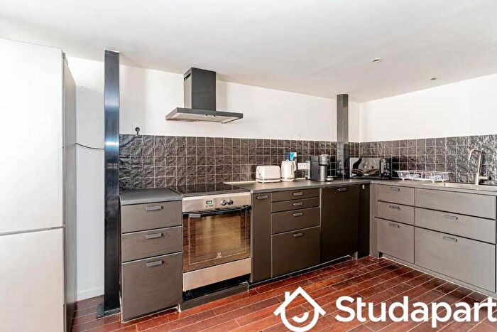 Appartement à louer - Belsunce, Marseille er arrondissement - 1 pièce - 3 chambres