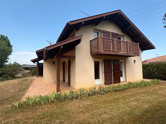 Maison 4 pièces à louer à Nousse