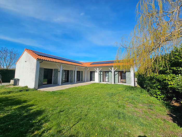 Maison à louer - Pechbonnieu - 5 pièces - 4 chambres