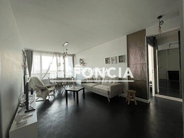 Appartement à louer - Bonnevay, La Soie, Les Brosses, Villeurbanne - 2 pièces - 1 chambre