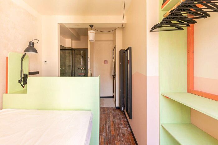 Appartement à louer - Gambetta, Paris ème arrondissement - 9 pièces - 9 chambres