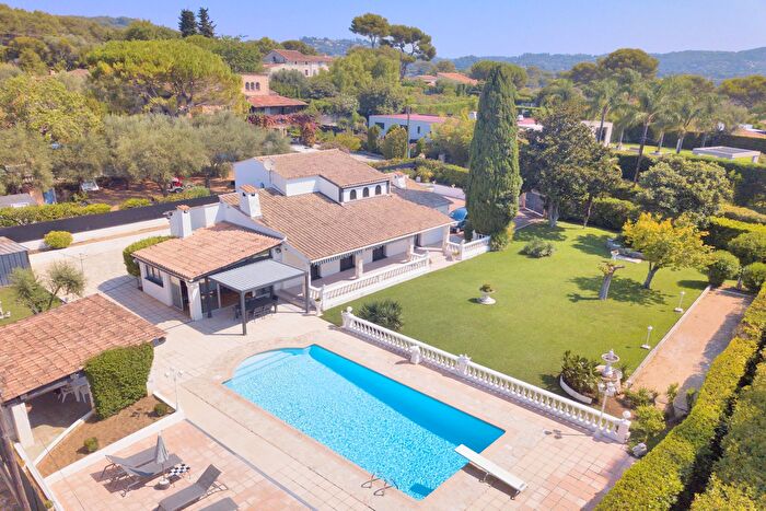 Maison 5 pièces à vendre à Mougins, Le Colombier, Colombe, Cabrières, Le Bordé