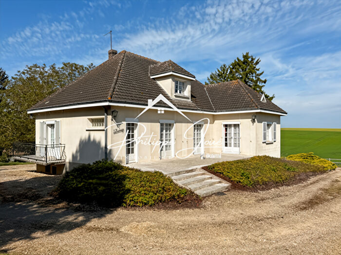 Maison 5 pièces à Perceneige, à vendre