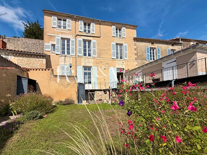 Maison 11 pièces à Fontenay-le-Comte, Le Porteau, Rabelais, à vendre