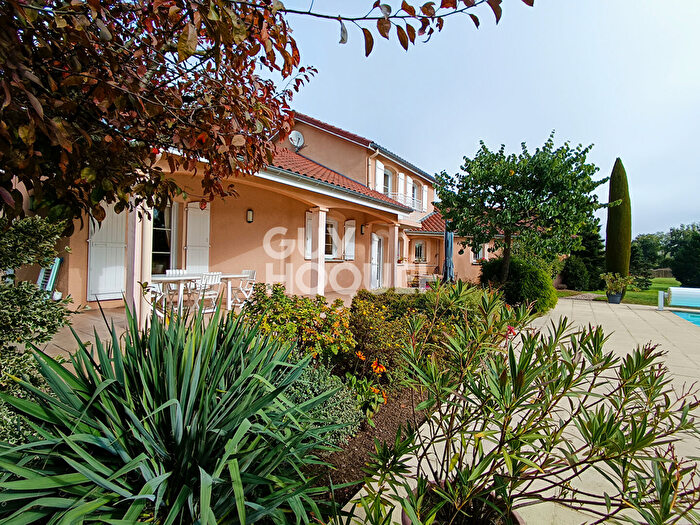 Maison à vendre - Boisset-lès-Montrond - 7 pièces - 4 chambres