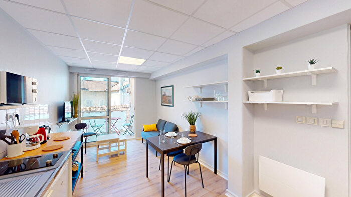Oyonnax, Centre-ville, Niermes, Geilles, Croix Rousse : Appartement 1 pièce à louer