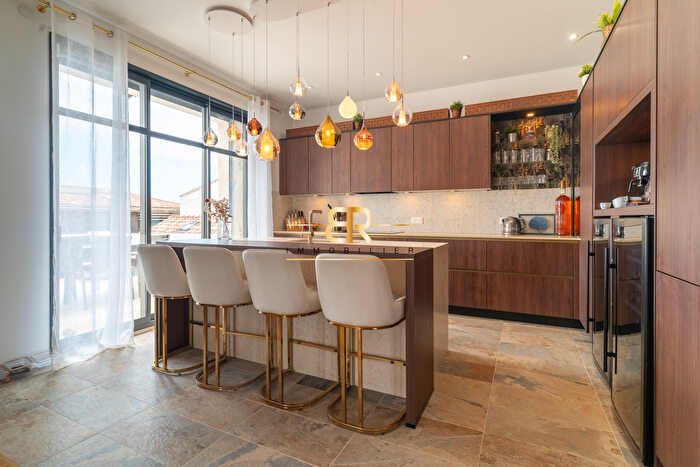 Maison à vendre - Bandol - 8 pièces - 4 chambres