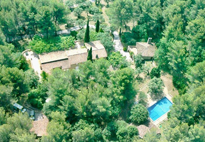 Maison 9 pièces à Le Revest-les-Eaux, à vendre