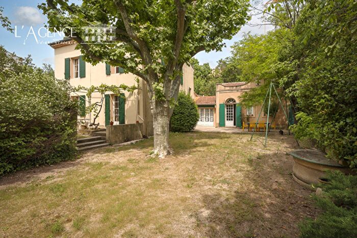 Aix-en-Provence, Pont de l'Arc : Maison 9 pièces à vendre
