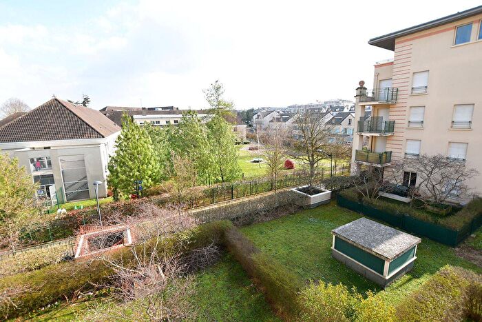 Appartement 5 pièces à Centre Ville, Saint-Cyr-lécole, à louer