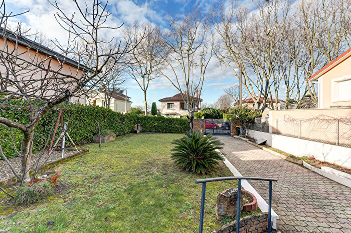 Maison à vendre - Décines-Charpieu, Centre-ville - 4 pièces - 3 chambres