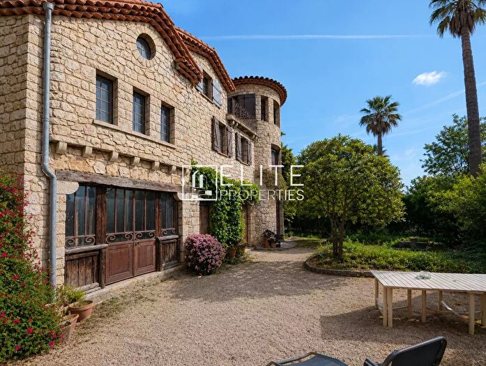 Grasse, Centre-ville Nord : Maison 12 pièces à vendre
