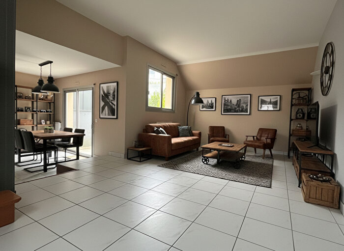 Maison à vendre - Quartiers Nord-Est, Jeanne dArc - 4 pièces - 2 chambres