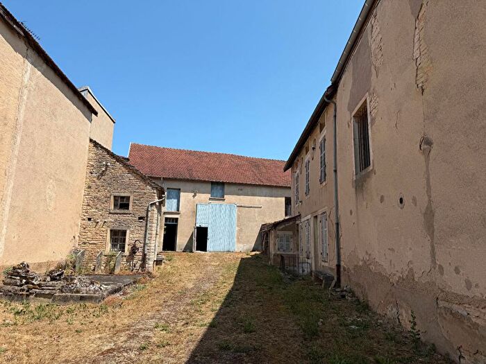 Sainte-Marie-sur-Ouche : Maison 5 pièces à vendre