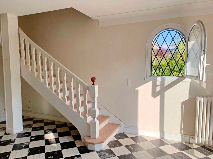 Maison à vendre - La Chartre-sur-le-Loir - 5 pièces - 4 chambres