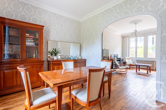 Maison à vendre - Châtel-Guyon - 7 pièces - 5 chambres