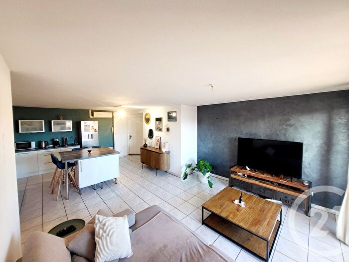 Appartement à louer - Saint-Estève - 3 pièces - 2 chambres