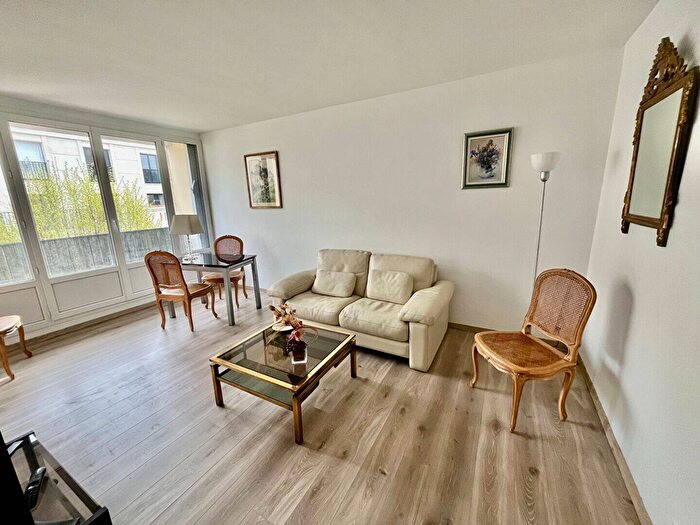 Appartement à louer - Pergaud, Le Plessis-Robinson - 3 pièces - 2 chambres