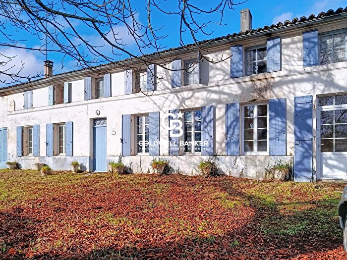 Maison à vendre - Bussac-sur-Charente - 6 pièces - 5 chambres