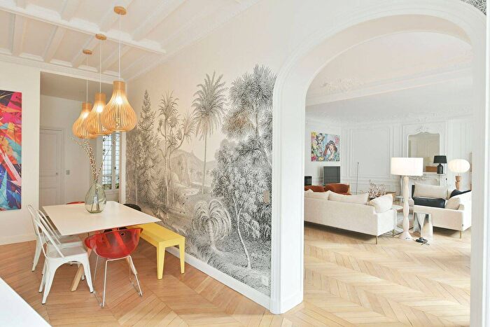 Appartement à louer - Porte Dauphine, Paris ème arrondissement - 7 pièces - 5 chambres