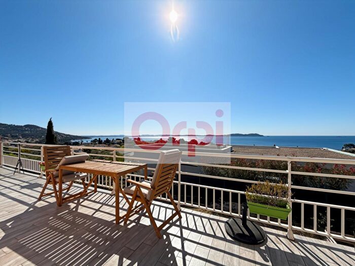 Maison à vendre - Carqueiranne - 8 pièces - 6 chambres