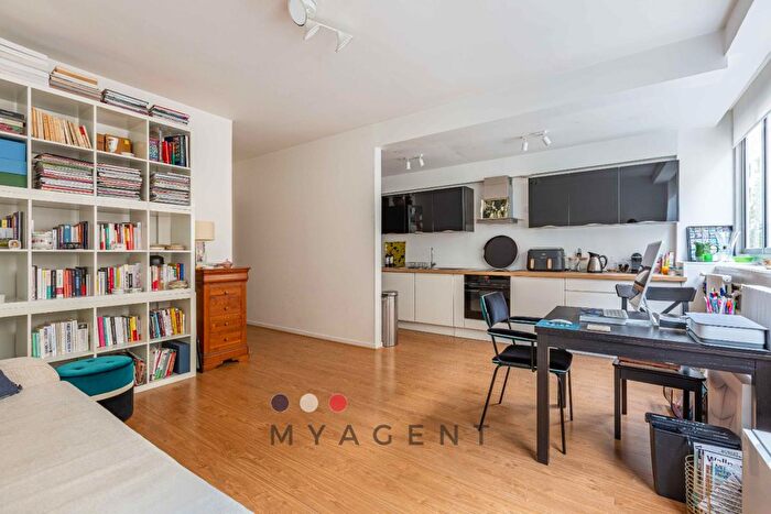 Appartement à vendre - Paris e , Passy, Maison de la Radio, Muette-Sud - 2 pièces - 1 chambre
