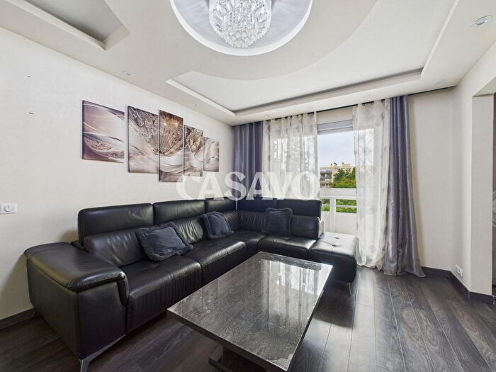 Appartement à vendre - Décines-Charpieu, Le Prainet - 3 pièces - 2 chambres