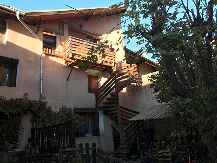Centre Historique, Embrun : Appartement 4 pièces à louer