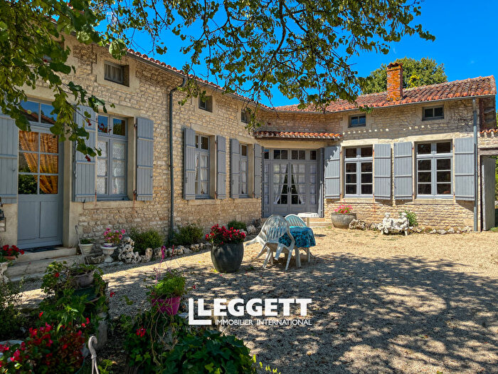 Maison à vendre - Salles-de-Villefagnan - 4 pièces - 3 chambres