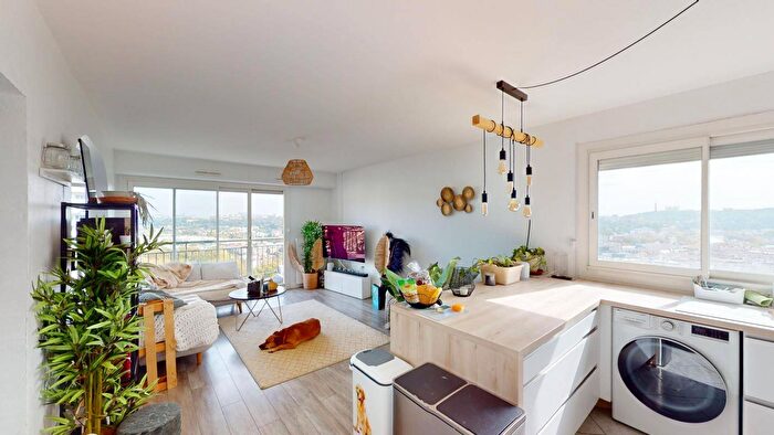 Appartement à louer - La Duchère, Lyon ème arrondissement - 4 pièces - 2 chambres